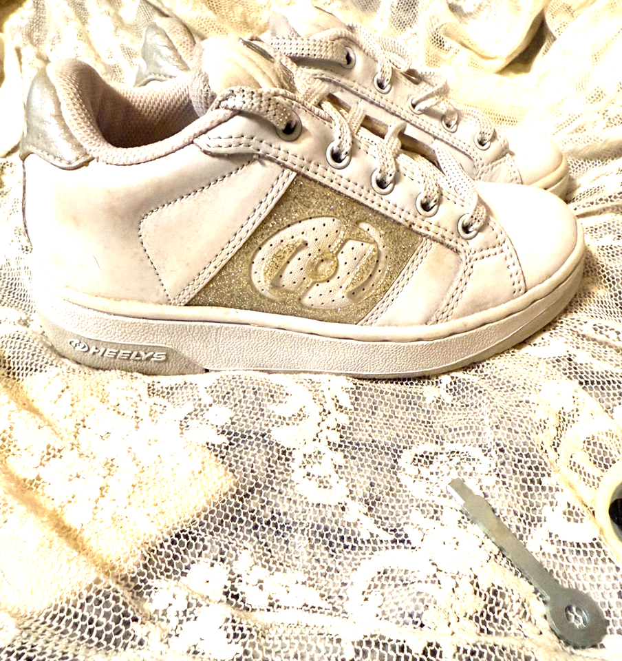 Girls Heelys Skate Shoes Sneakers Size 2 Kid Wheeled Wheels Skate Shoes ...