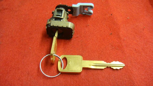 1998-2011 Ford Crown Victoria Driver Front Left Door Lock Cylinder | 2 ...