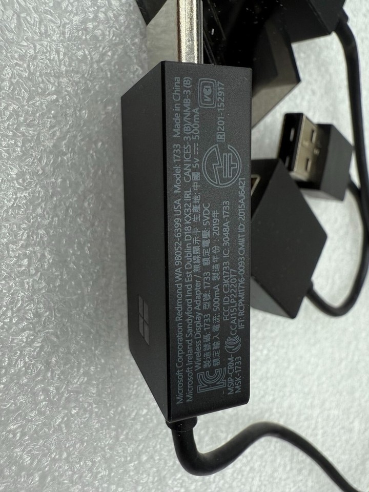 Microsoft Wireless Display V2 Adapter Model 1733 Mircast HDMI & USB ...