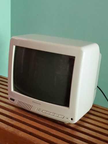 Panasonic 10" CRT color Television Model CT-10R11S Retro Gaming w ...