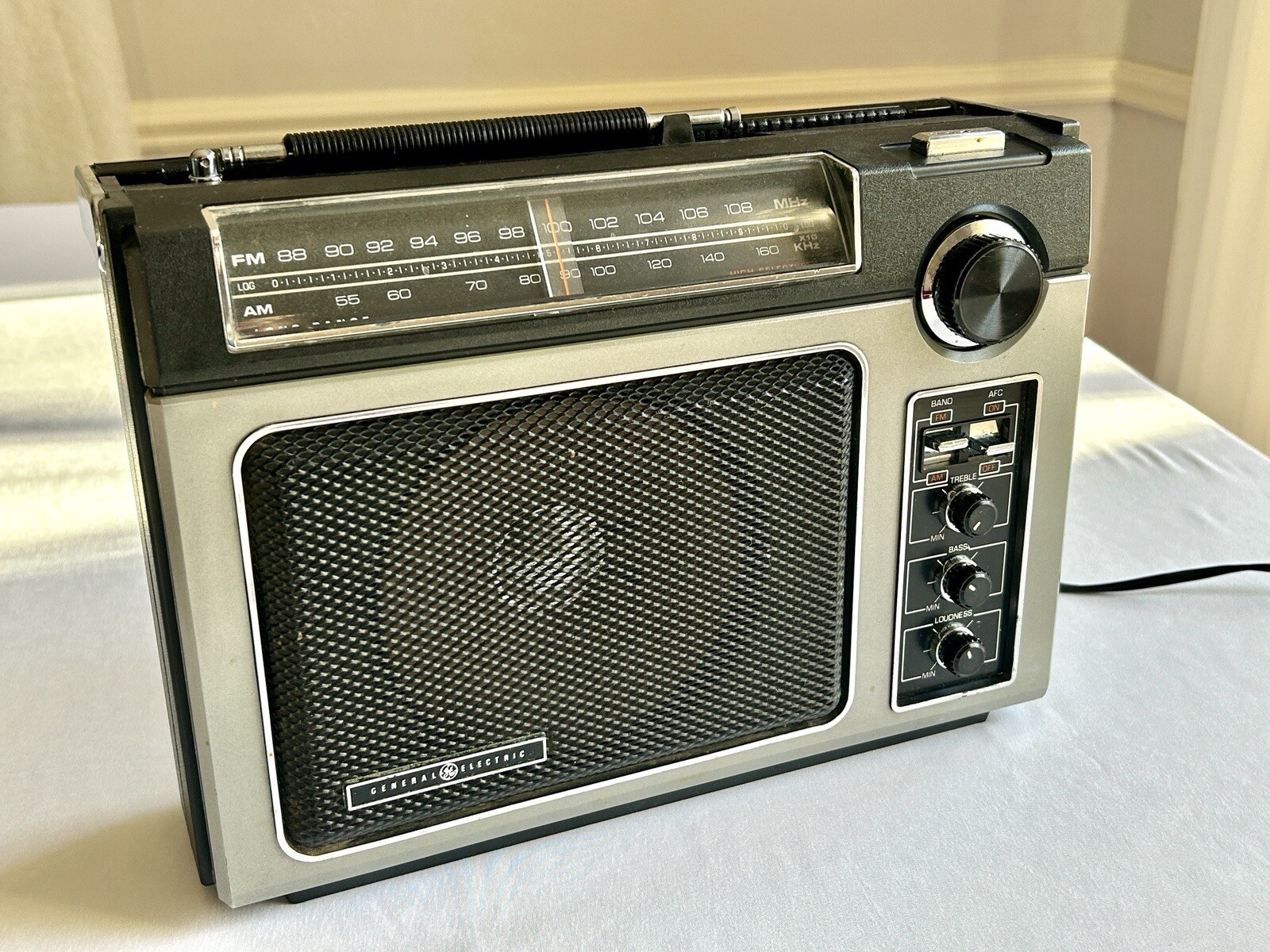 VTG 1979 GE General Electric Portable AM/FM Long Range Super Radio 7 ...