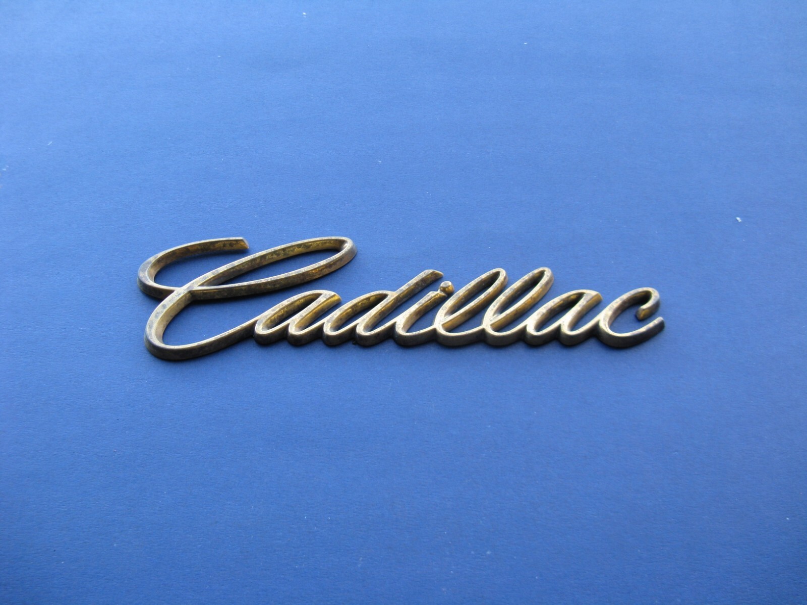 94 95 96 97 98 99 CADILLAC DEVILLE REAR GOLD EMBLEM LOGO BADGE SIGN ...