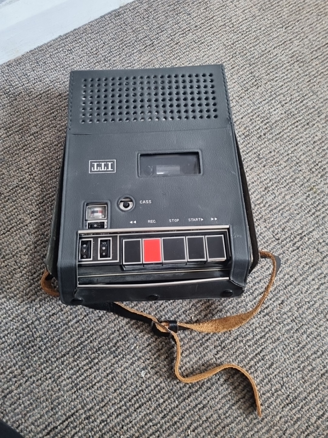 ITT SL55 Automatic De Luxe Cassette Player | Grelly UK