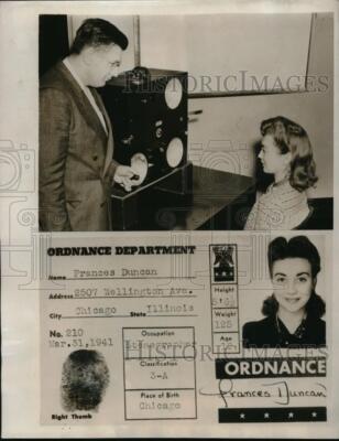 1941 Press Photo Chicago Spencer Monroe & Frances Duncan demo ID card ...