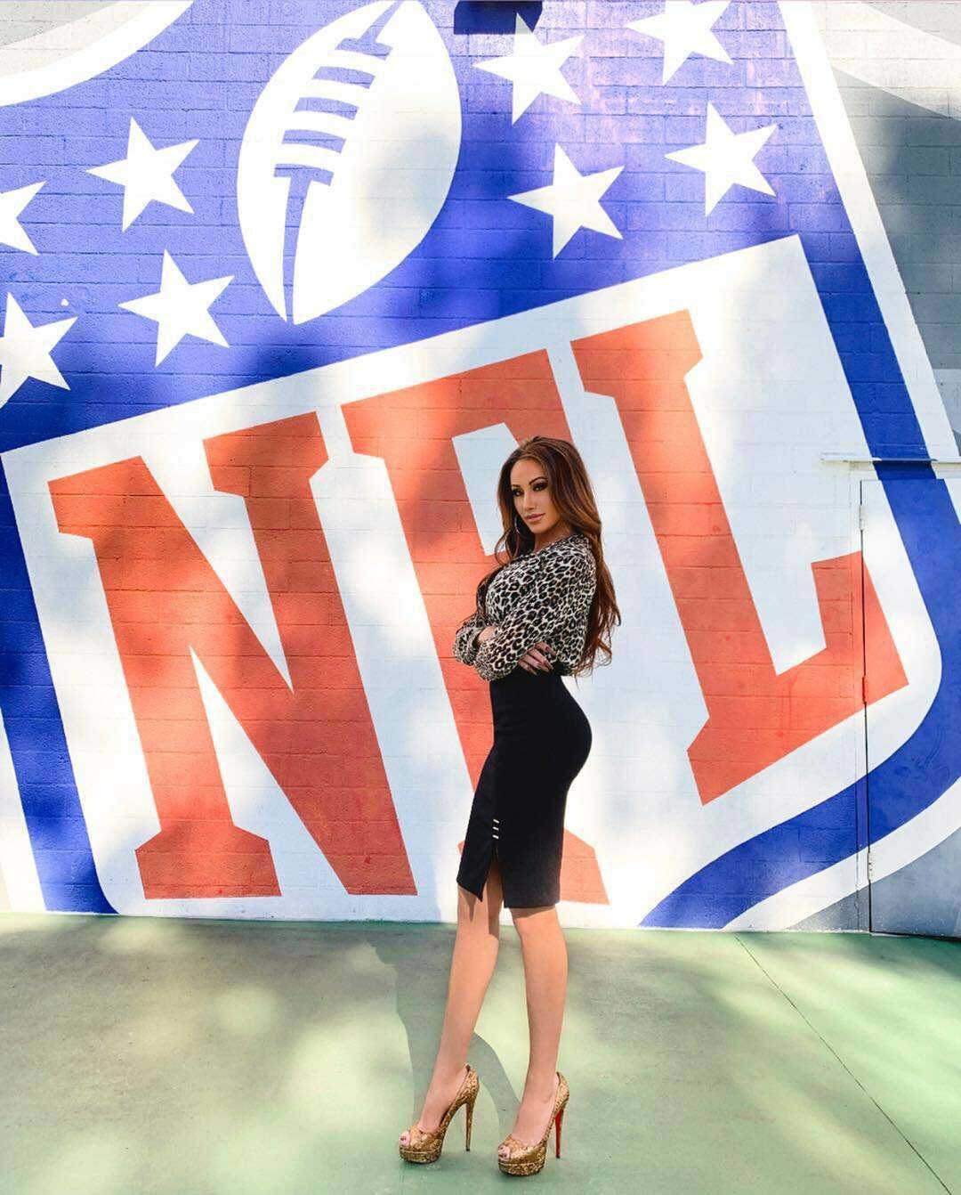 BEAUTIFUL GOLF CHANNEL REPORTER HOLLY SONDERS 8X10 PHOTO W/BORDERS | eBay
