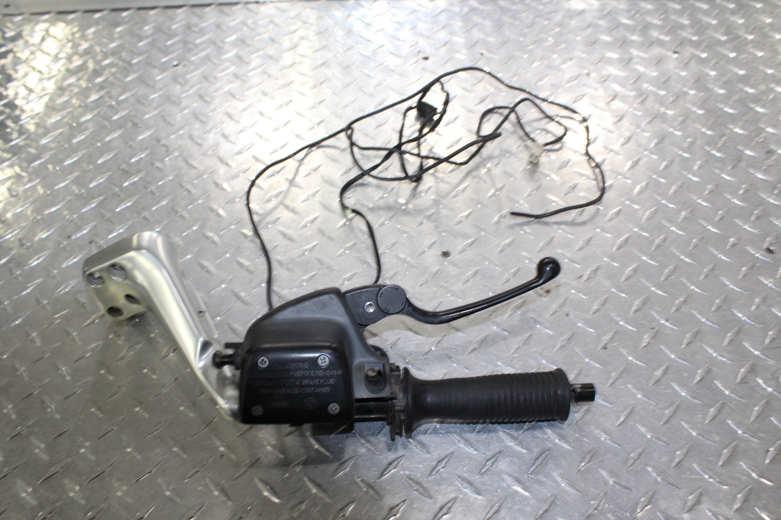 2003 BMW R1150RT RIGHT CLIP ON HANDLEBAR WITH FRONT BRAKE MASTER ...