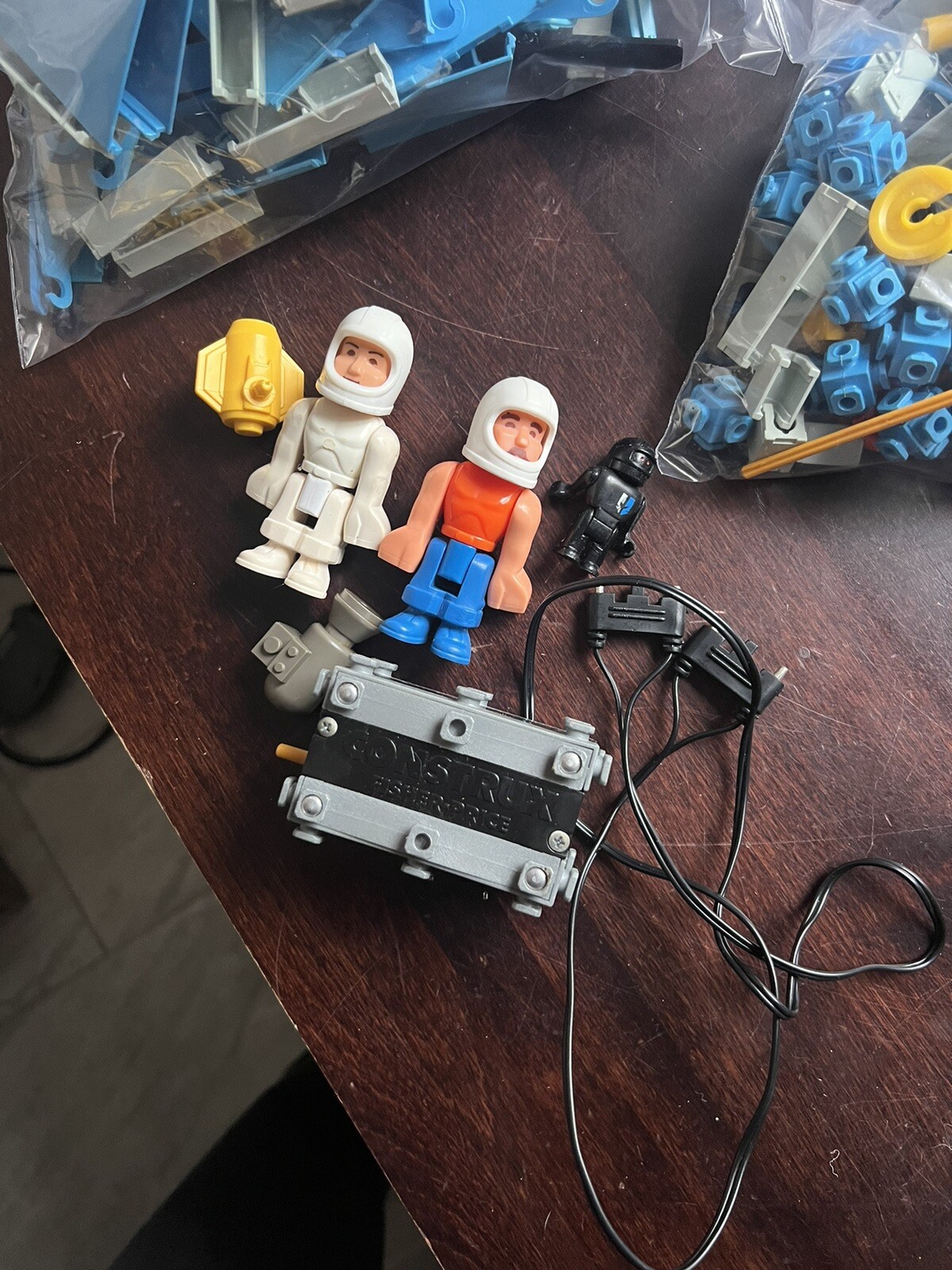 Vintage Fisher-Price Construx 9 lbs Parts People Wheels Parts Lot ...