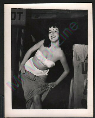 Vintage Bandw Risque Pinup 4 X 5 Sexy Brunette Beautiful Cheesecake