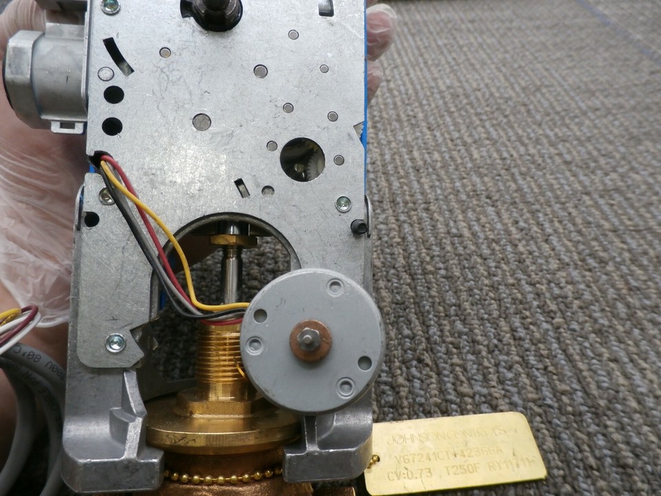 Johnson Controls VA-4233-GGA-2 Proportional Valve Actuator NEW BUT 4 ...