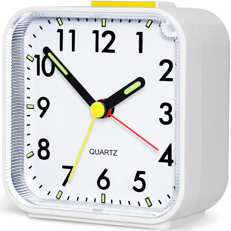 Battery Powered Alarm Clock Bedside Non Ticking Silent Desk Clock ...