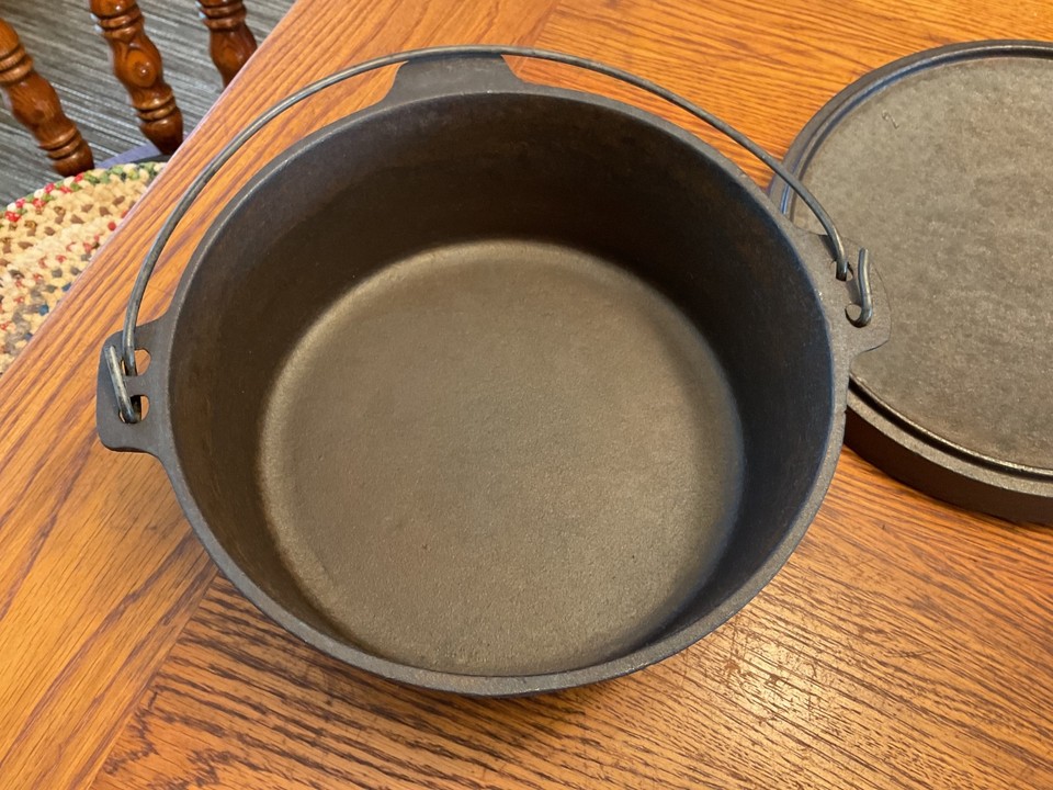 BSR Birmingham Stove and Range Cast Iron Dutch Oven w/Upturned Rim Lid ...