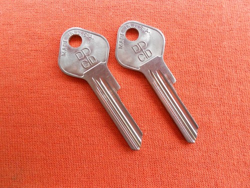 2 DPCD DODGE PLYMOUTH TRUNK NOS KEY BLANKS 1939 1940 1941 1942 1946 ...