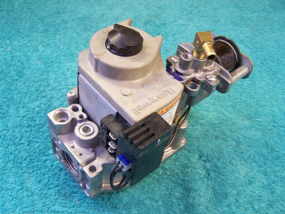 Honeywell VR8205Q2787 2 stage NAT gas valve Lennox 56M40 56M4001 G61 ...
