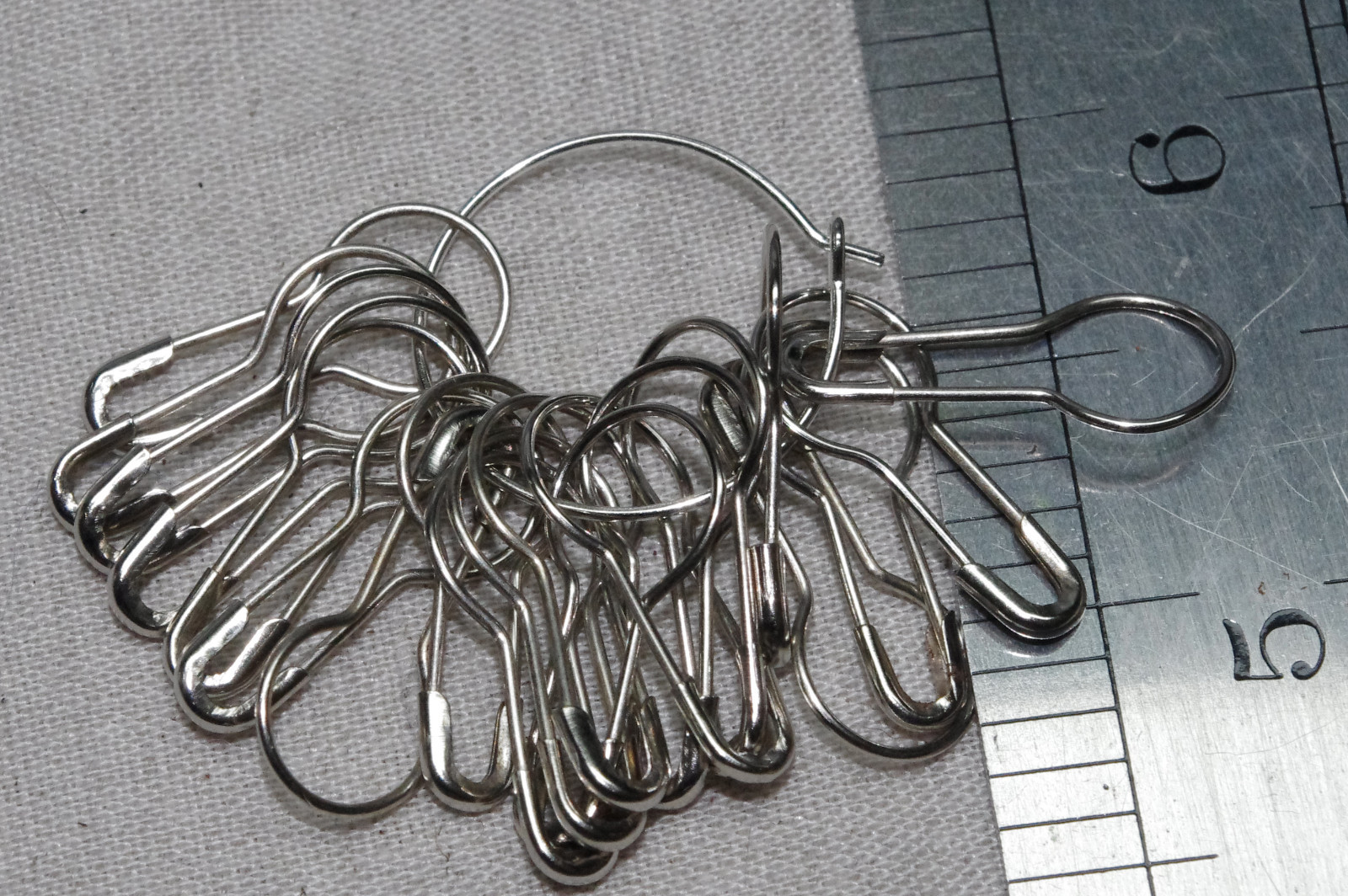 20 coilless safety pins steel colour knitting stitch markers non snag ...