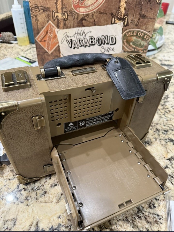 Sizzix Tim Holtz Vagabond Embosser/Die Cutting Machine, plates, & keys ...