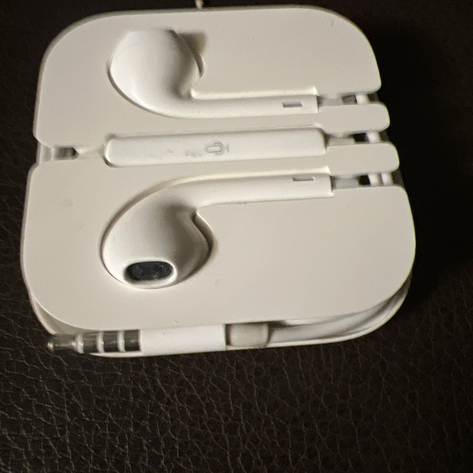 Apple Headphone Ear Buds Corded White- 3.5mm (Use A Lightning Adapter ...