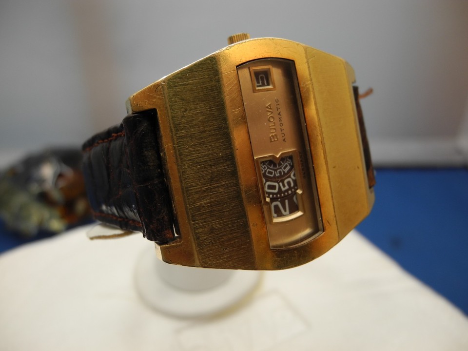 Vintage 1970s Bulova N4 Direct Read automatic "jump hour" watch,RUNS ...
