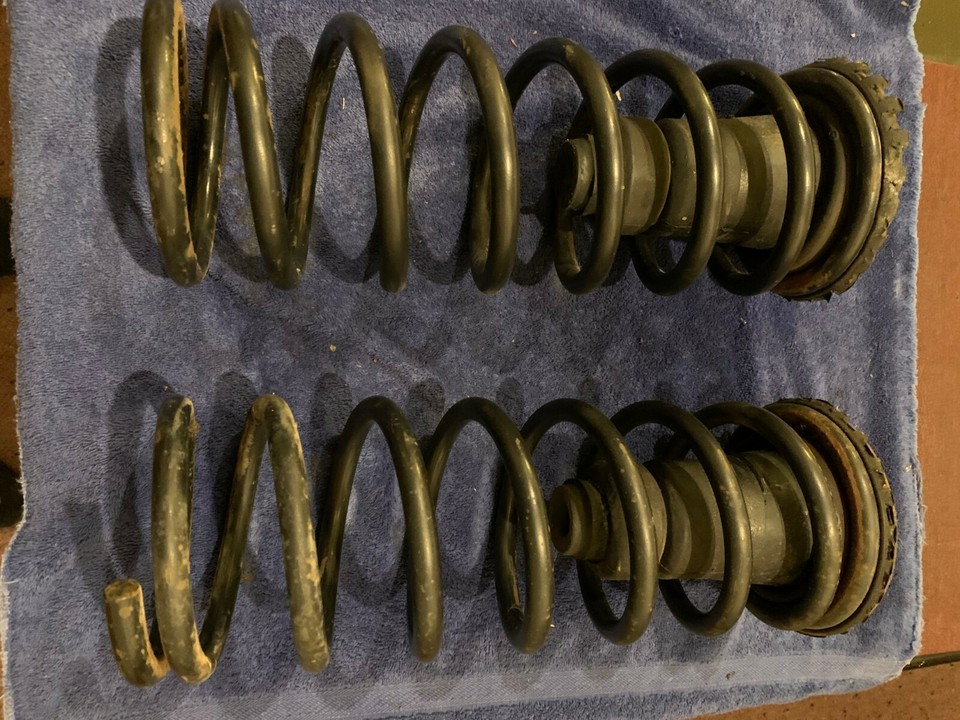 Classic Saab 900 Sedan Hatchback Front Coil Spring Set W/ Upper Rubber ...