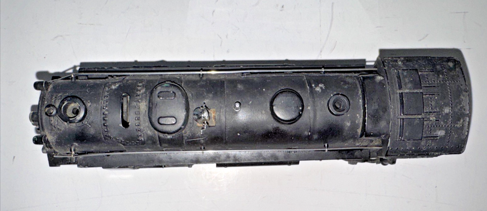 LIONEL PREWAR O-GAUGE 224E LOCOMOTIVE SHELL WITH TRIM/TRUCKS/COWCATCHER ...