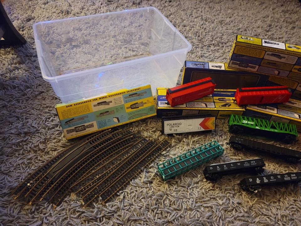 (11) Toy HO Train Cars Caboose Advertising AHM Trains Tracks Boxes LOT ...