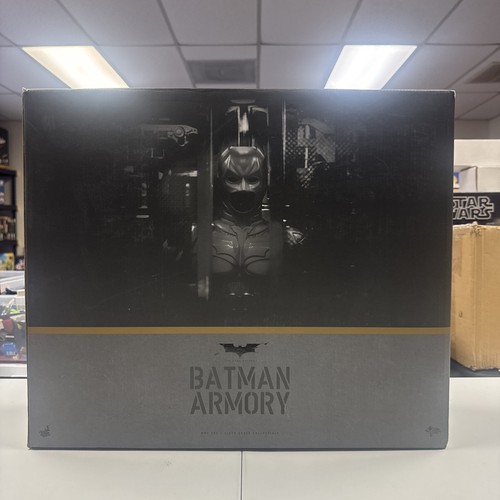 Hot Toys MMS234 The Dark Knight Batman Armory with Batman Figure 1/6 ...