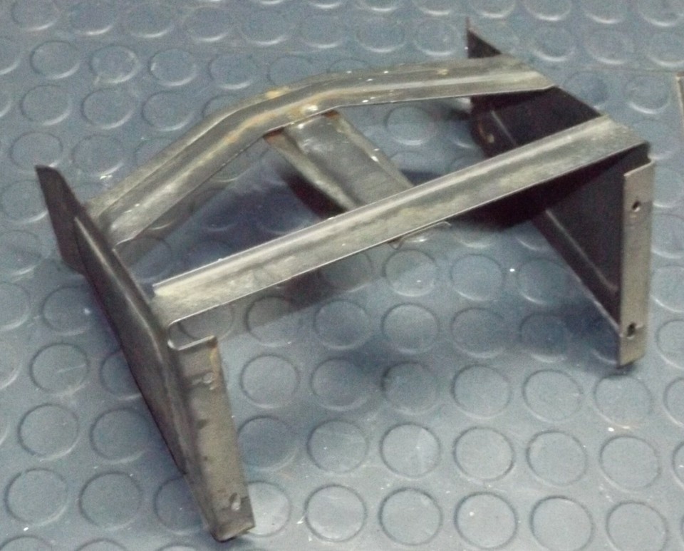 CENTER CONSOLE FRAME FRONT MOUNT BRACKET 87 88 89 90 91 92 93 FORD ...