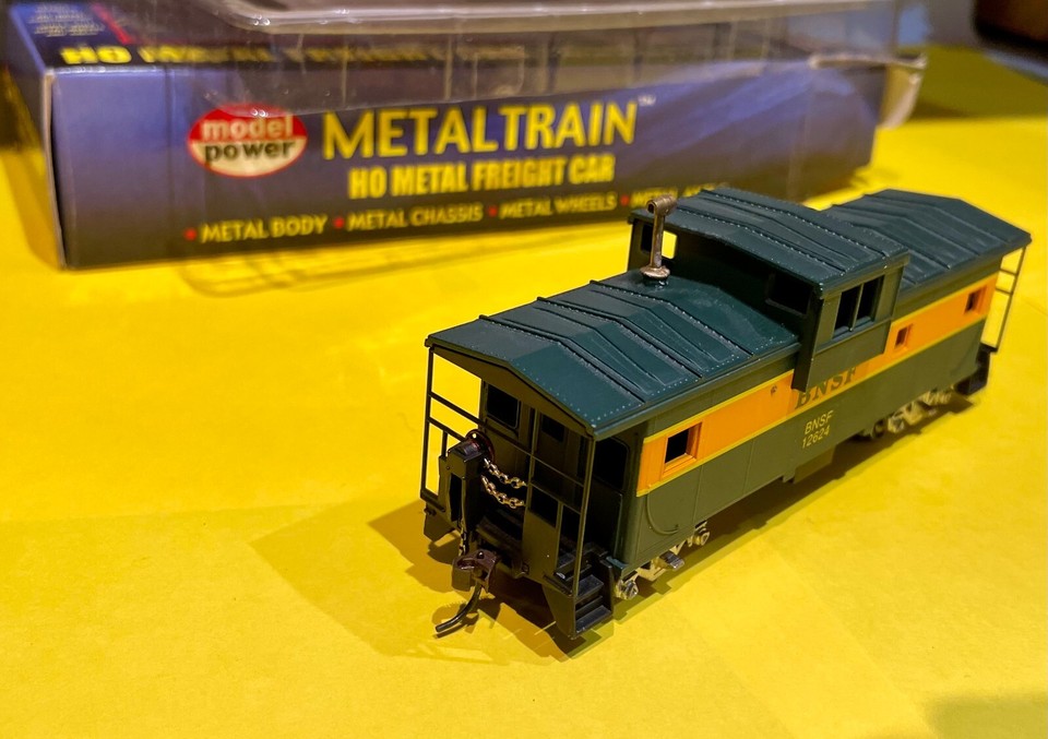 MODEL POWER METAL TRAIN 2271 BNSF 34' METAL CUPPOLA CABOOSE BNSF 12624 ...