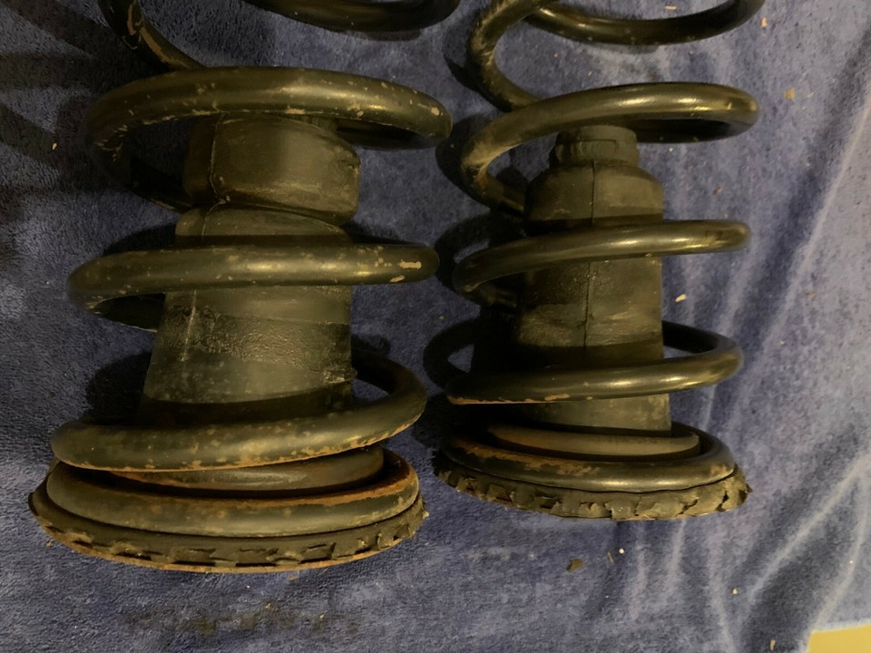 Classic Saab 900 Sedan Hatchback Front Coil Spring Set W/ Upper Rubber ...