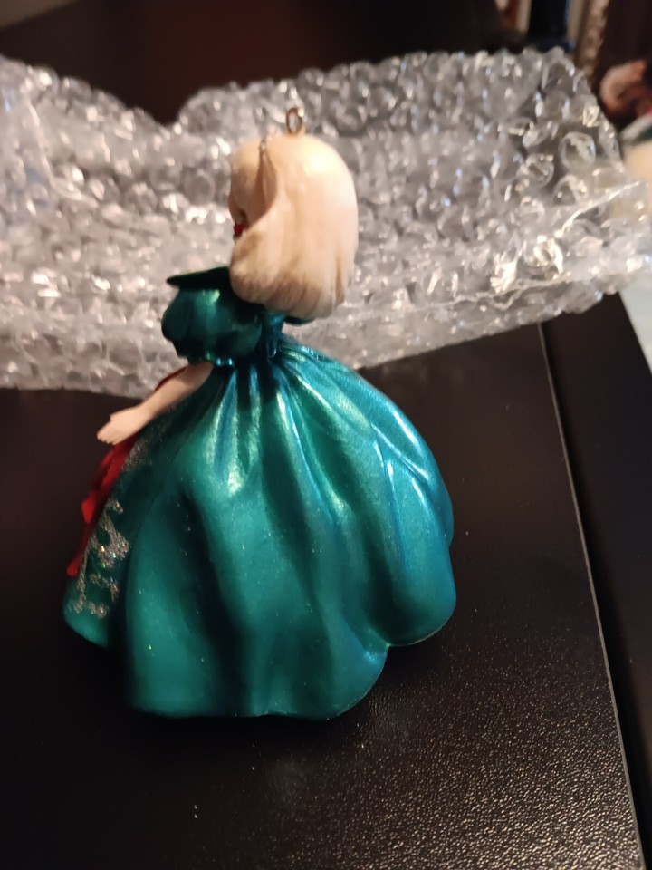 Barbie 1995 Hallmark Keepsake Ornament Holiday Barbie Collector's ...