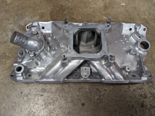 EDELBROCK TORKER 2725 INTAKE Manifold Chevy 283 302 327 350 400 SBC ...