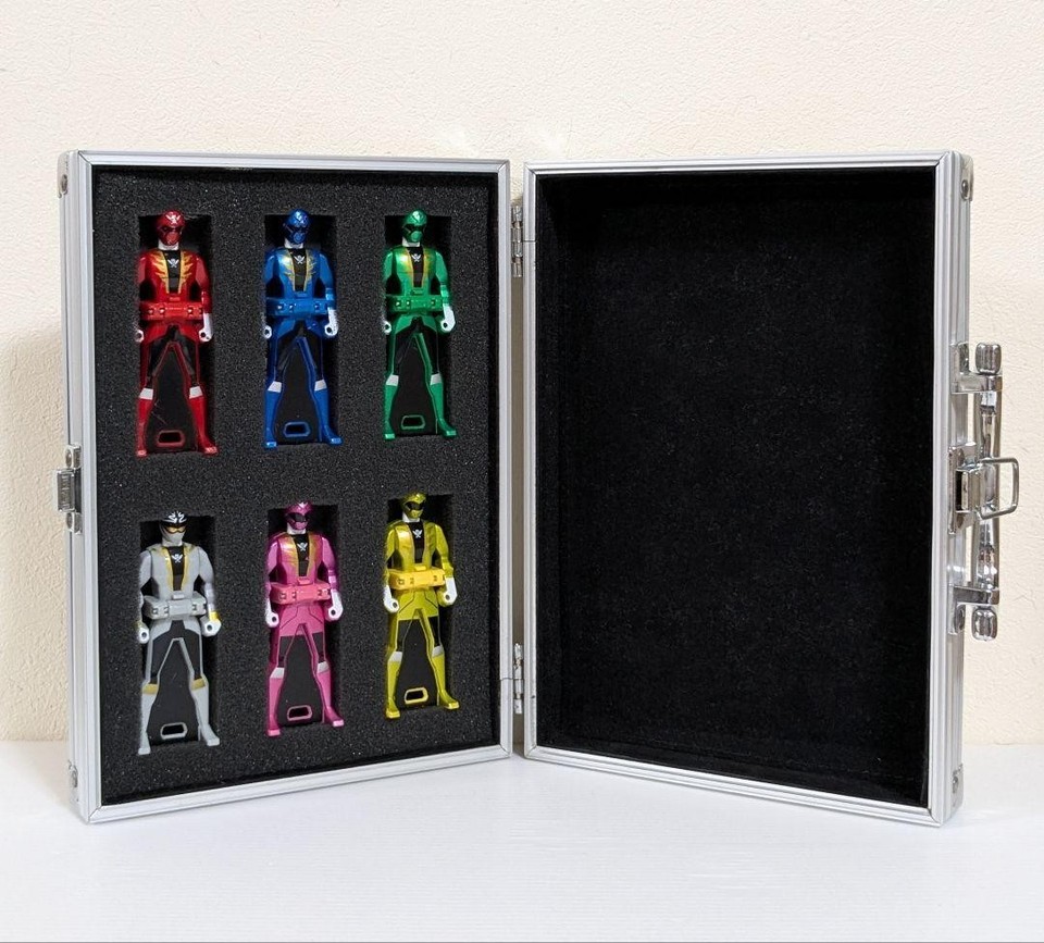 BANDAI Kaizoku Sentai Gokaiger Ranger Key Set with Aluminum Case ...