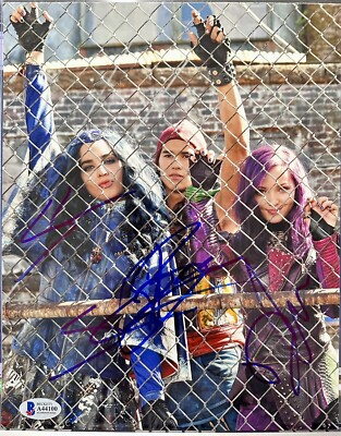DOVE CAMERON SIGNED DESCENDANTS CAST PHOTO 8X10 SOFIA CARSON AUTOGRAPH ...