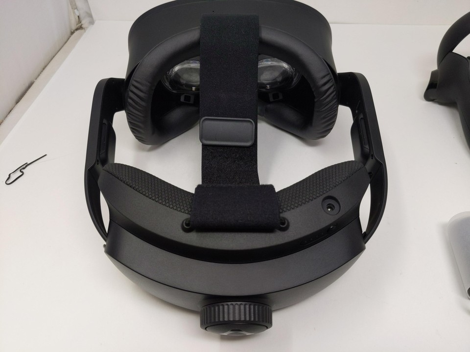 Htc Vive Focus Vision — Mixed Reality And Pc Vr Headset + Controllers ...