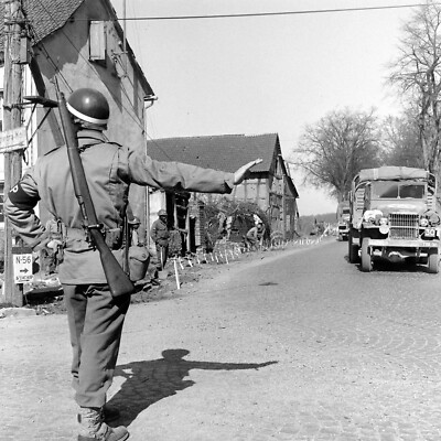 WW2 WWII Photo World War Two / US Army Military Police in Germany 1945 ...