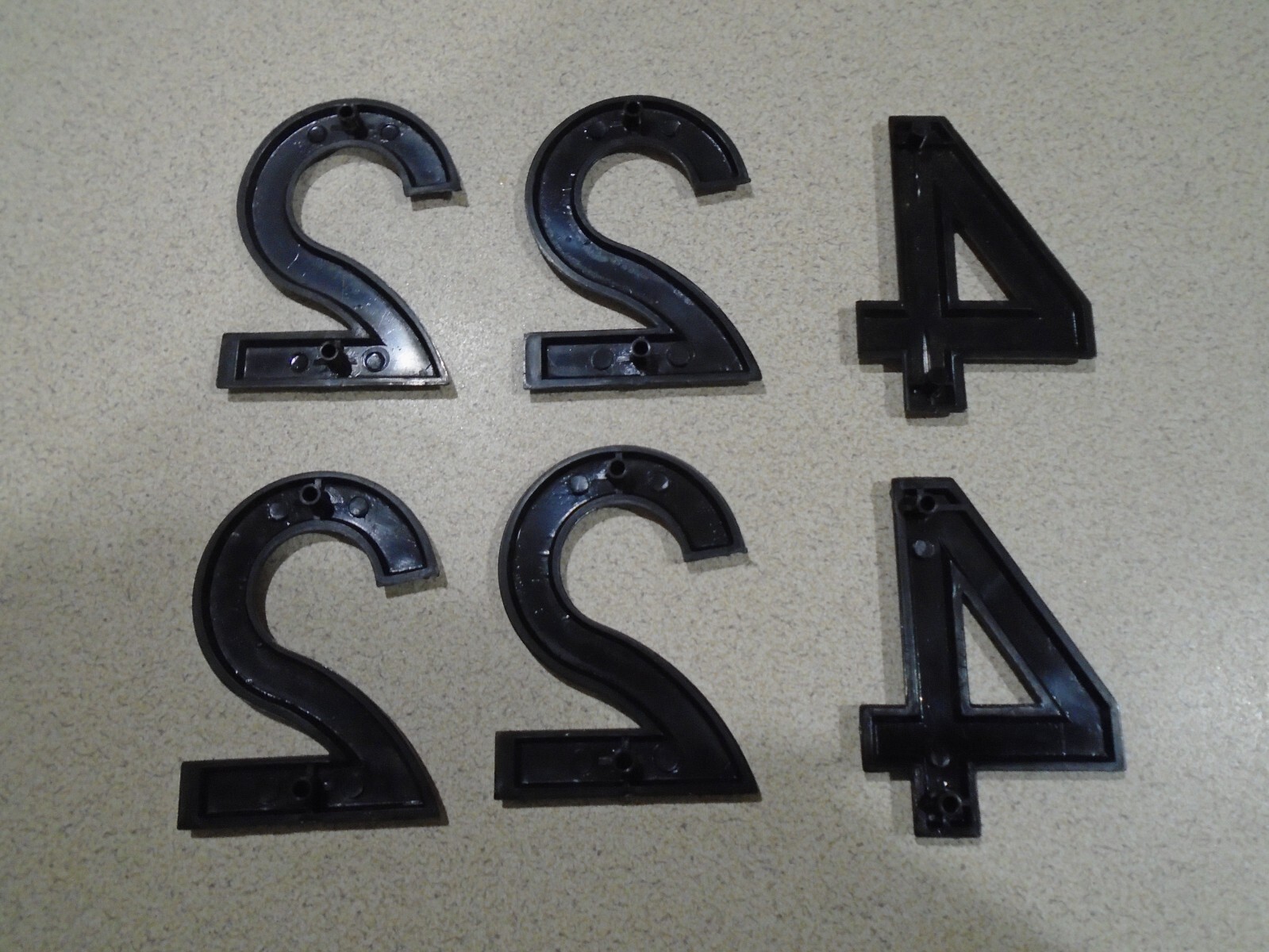 BLACK PLASTIC NUMBER PLATE DIGITS / LETTERS 3 1/8" C/W FIXING CLIPS ...