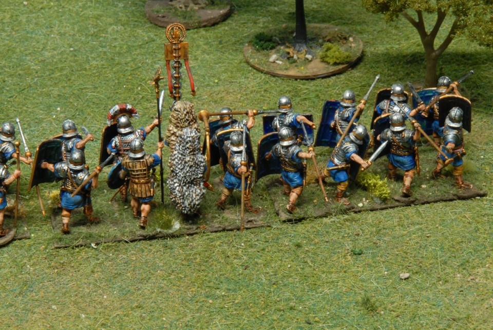 Victrix Imperial Roman 28mm Legionary Attacking | eBay