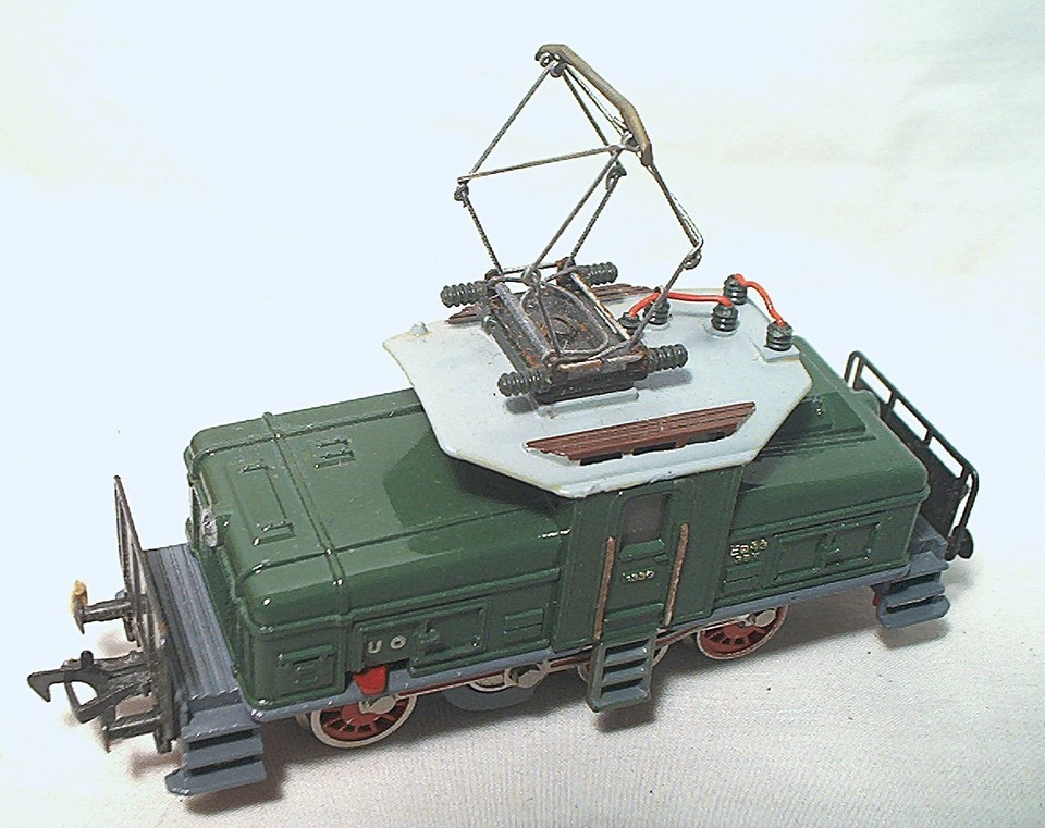 CLEAN FLEISCHMANN 1330 HO PWRD. GREEN CATHEDRAL CAB ELECTRIC SWITCHER ...