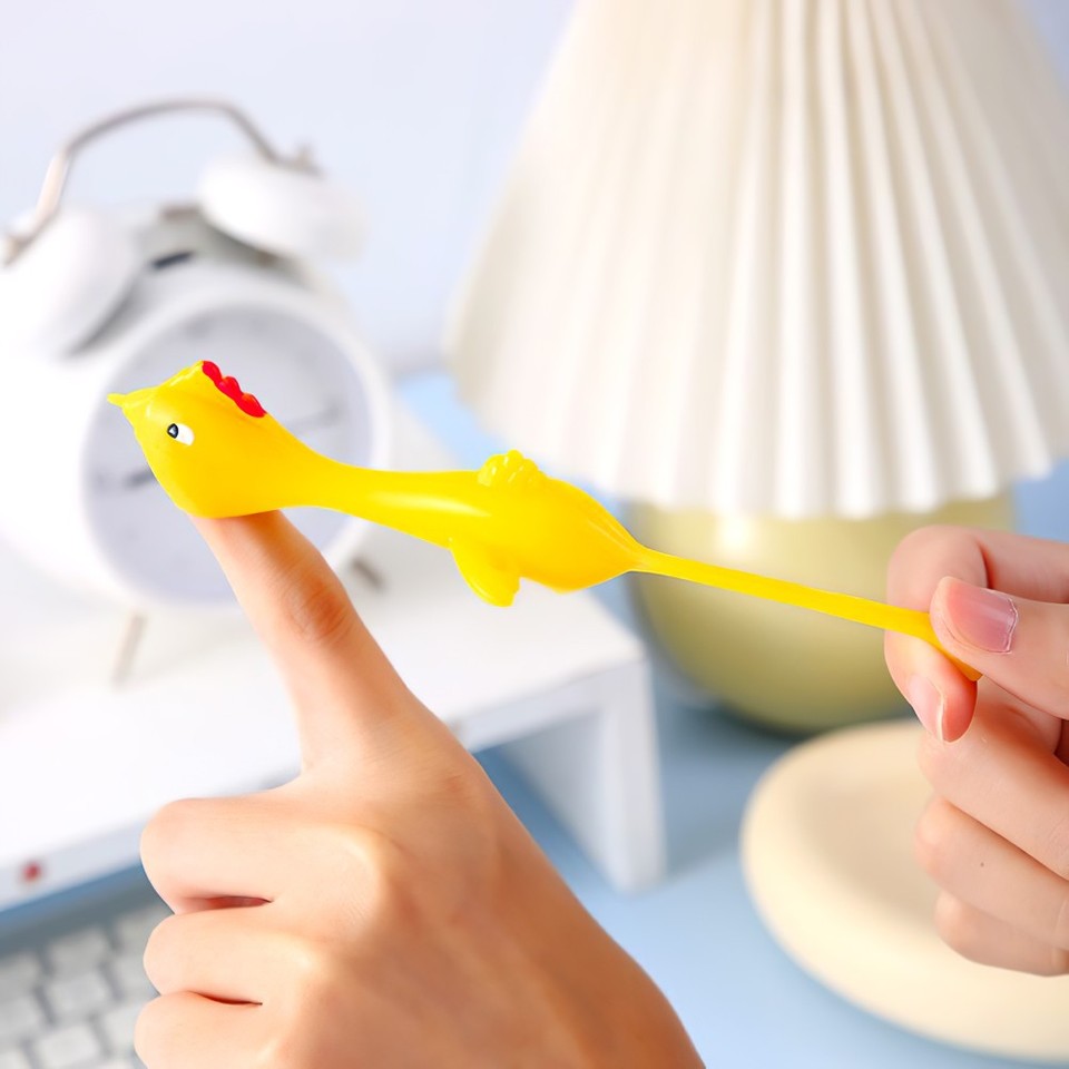 60 Pcs Flick Chickens Rubber Stretchy Flying Chickens Fingers Stretchy ...