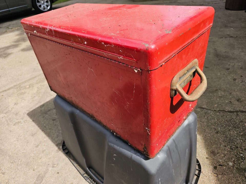 24NN41 HUOT TOOL BOX, 26" X 12" X 14" +/- OVERALL, RUSTY BOTTOM, NO KEY ...