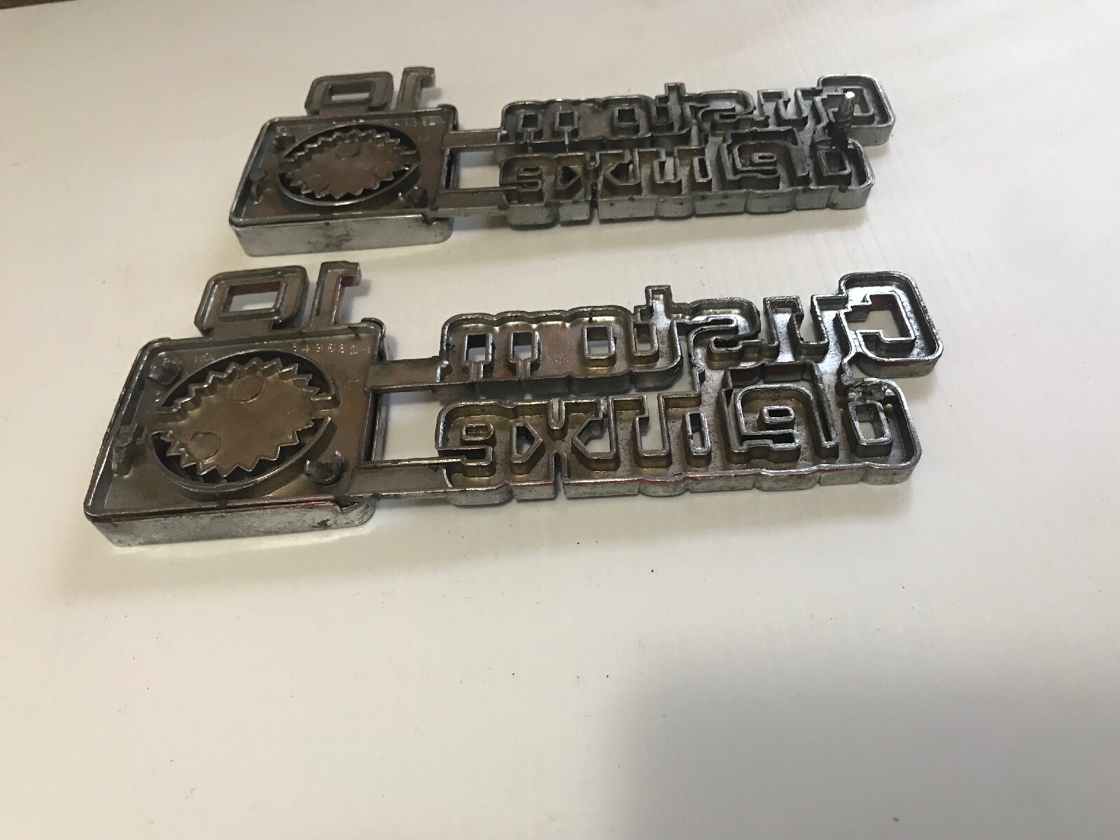 Chevrolet C10 Custom Deluxe 10 Emblems Pair Squarebody 75-80 | eBay