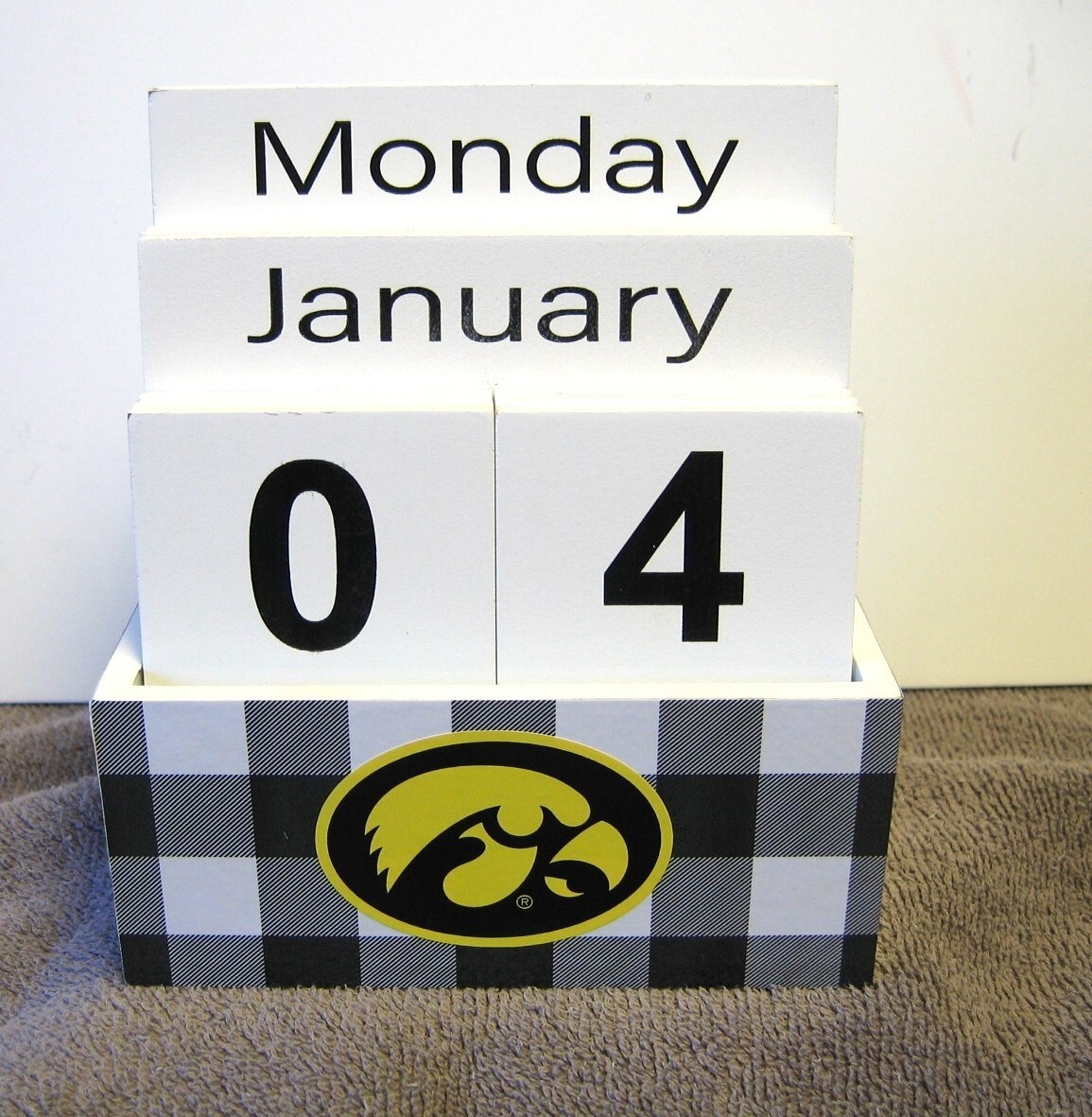 Iowa Hawkeyes Perpetual Desk Calendar **Brand New** | eBay