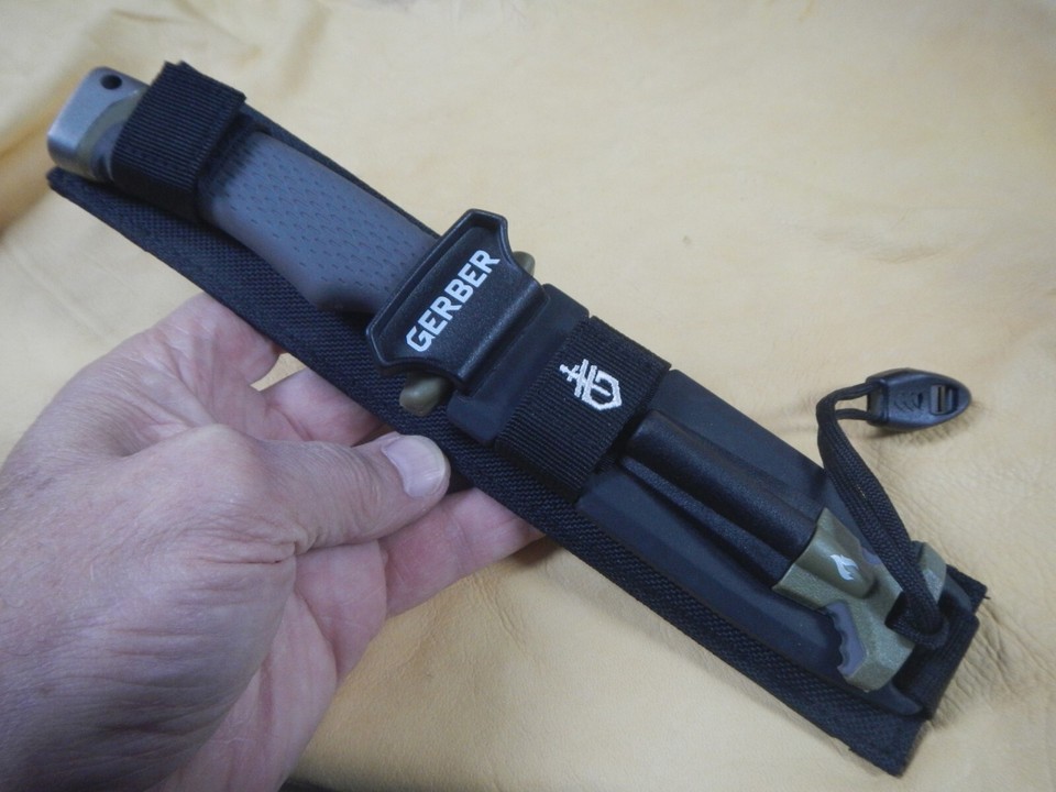 Gerber Survival Knife 4660921A w/ Flint, hammer, whistle, fire starter ...