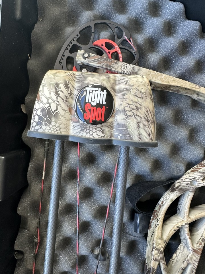 Bowtech Carbon Icon DLX Right-Handed Krystal Camo Compound Bow | eBay