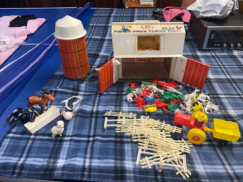 VTG FISHER PRICE FAMILY FARM “MOO BARN” SILO-ANIMALS&LITTLE PEOPLE PLAY ...