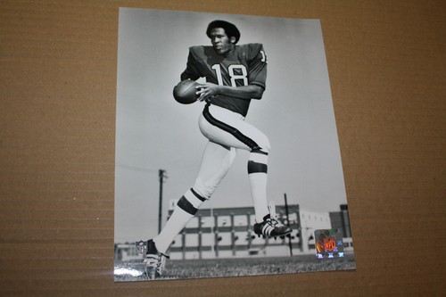 PHILADELPHIA EAGLES BEN HAWKINS UNSIGNED 8X10 PHOTO POSE 1 | eBay