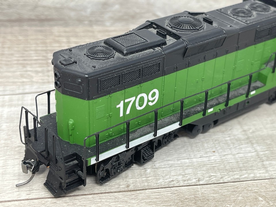HO Scale Walthers Trainline Locomotive 931-101 Burlington Northern GP9M ...