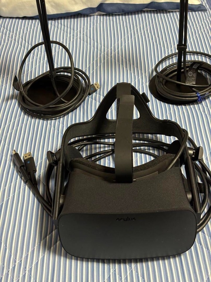 Oculus Rift CV1 VR Virtual Reality Headset Full Set Black Good ...
