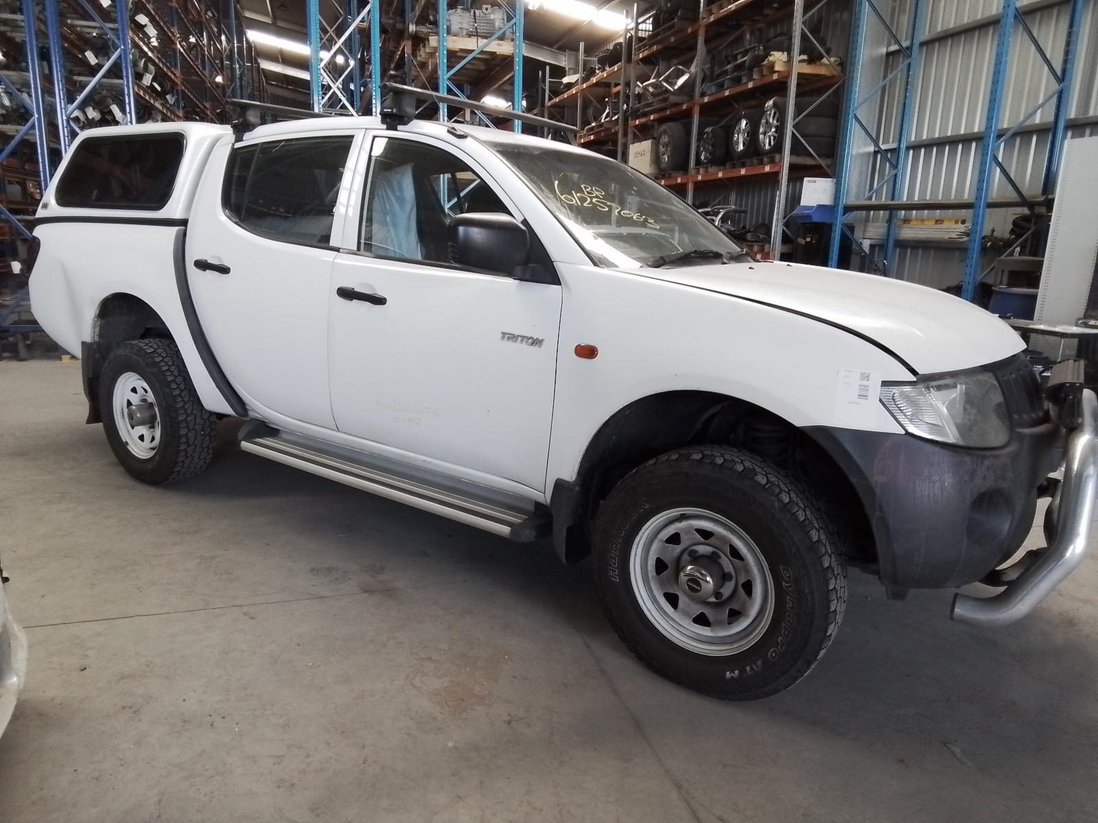 MITSUBISHI TRITON LEFT REAR DOOR WINDOW ML-MN, GREEN TINT TYPE, 07/06 ...