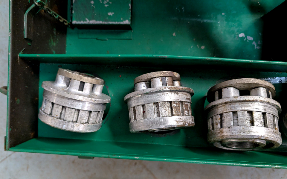 Greenlee Pipe Threader Set 1/2"-2" NPT Man-Saver Aluminum Drop Head Set ...