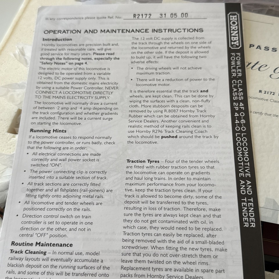 Hornby R2172 Class 2P 4-4-0 & tender loco in LMS black and 3 Coaches ...